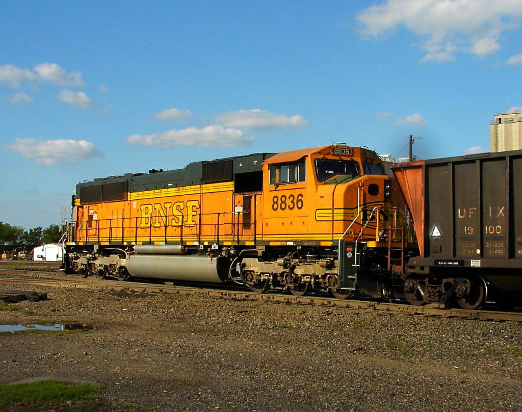 BNSF 8836